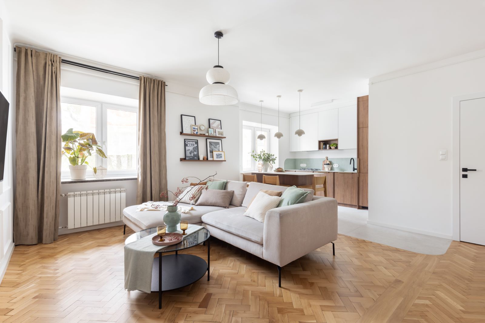 Mid-century modern w śródmiejskiej kamienicy | DESIGN: JLW STUDIO ...
